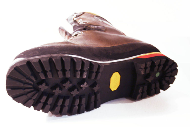 8. ressemelage semelles Vibram - Clinique du Chausson